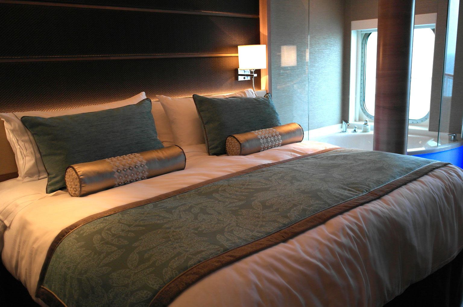 Norwegian Escape Cruise Ship Reviews & Itineraries